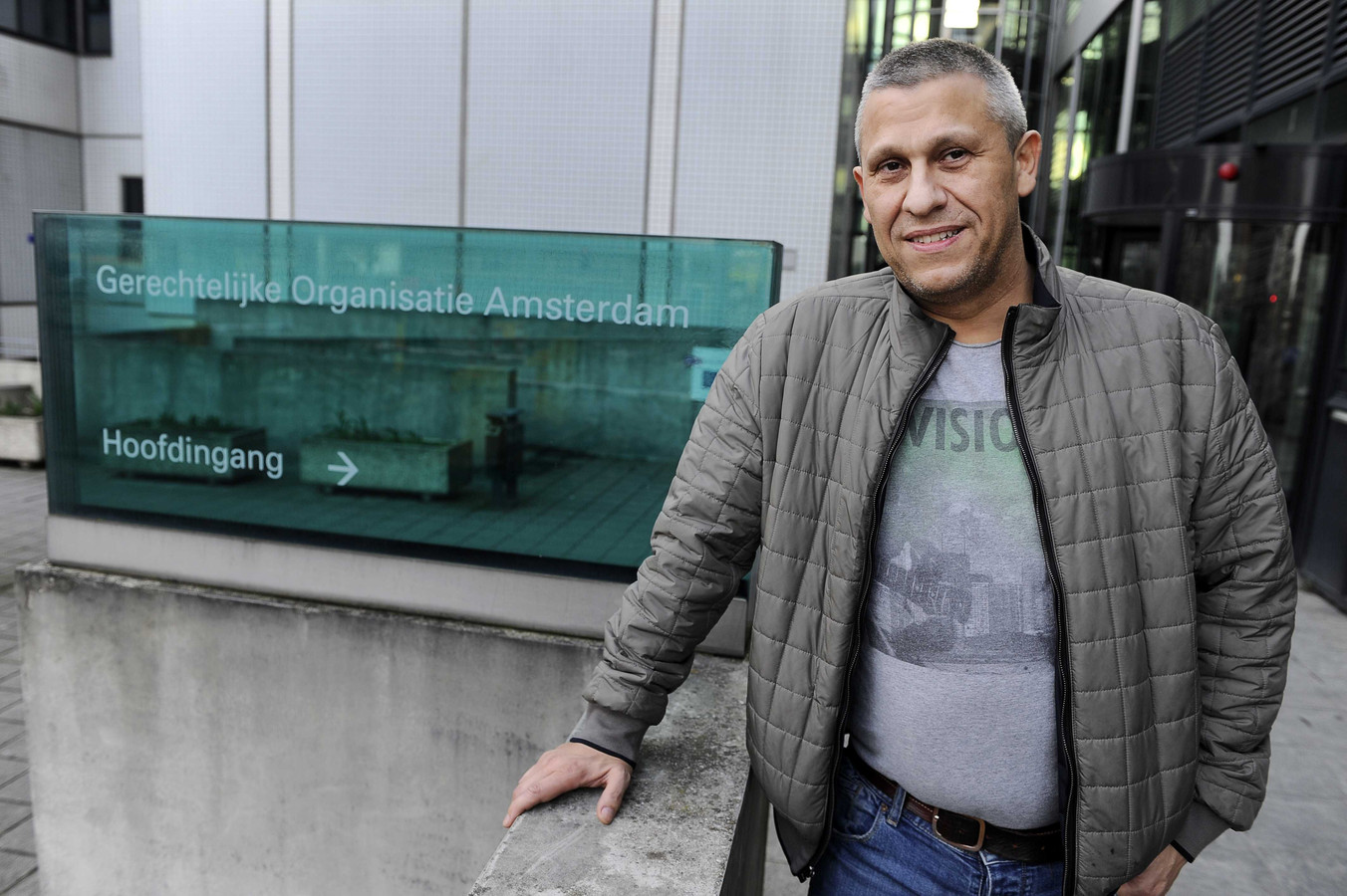 Hoe een hoofdagent werd geworven door de bende van Ridouan Taghi | Foto ...