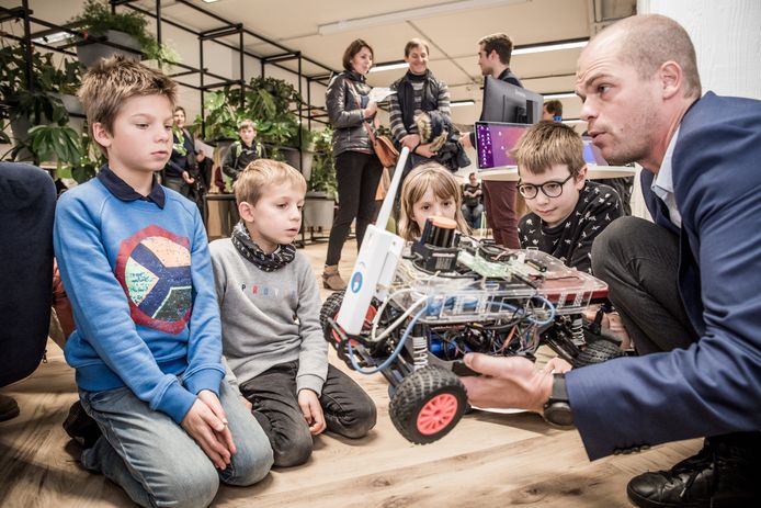 Zelf kerstverlichting programmeren op Dag van de Wetenschap | Antwerpen ...