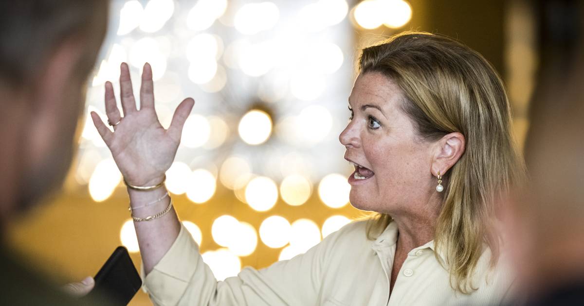 Minister Van der Wal wordt gek van argwaan onder boeren | Politiek ...