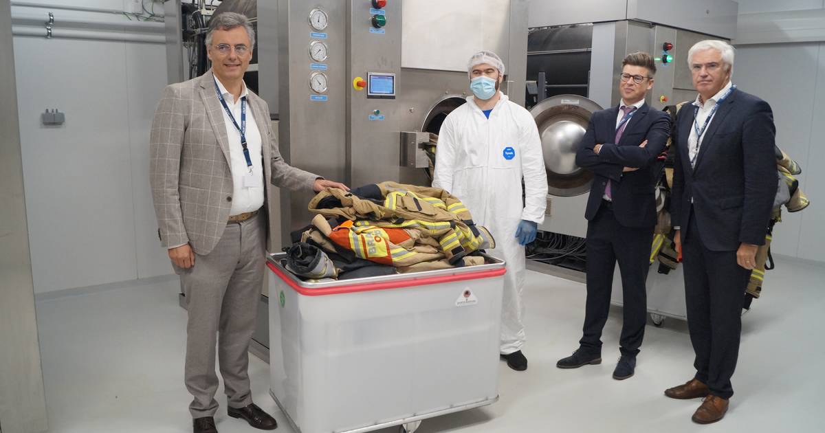 Coens en Decaluwé bezoeken Tielts bedrijf Decontex: “Belang van ...