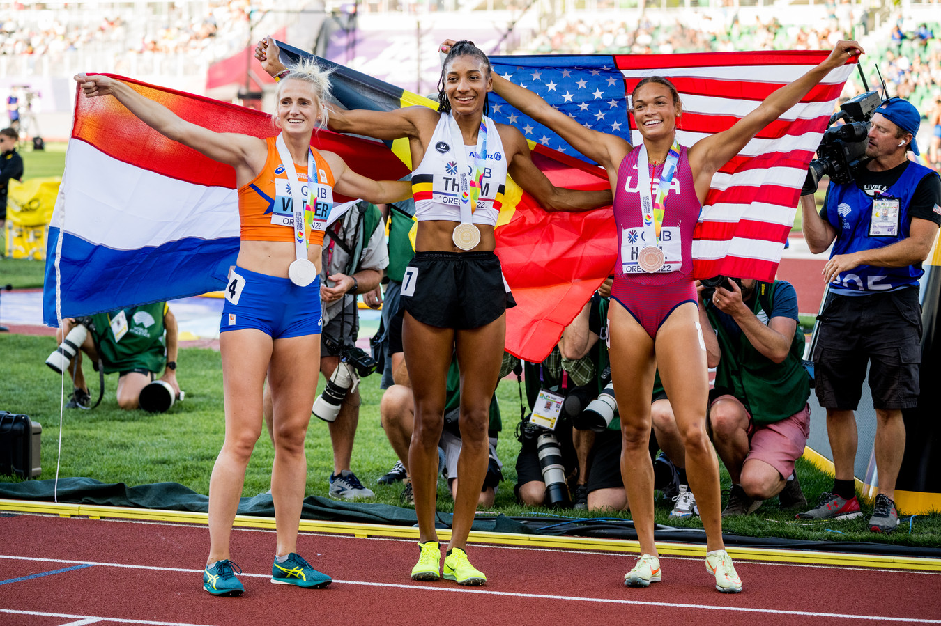 Opgelet Queen Nafi, Princess Anna komt eraan: Amerikaanse Hall staat ...