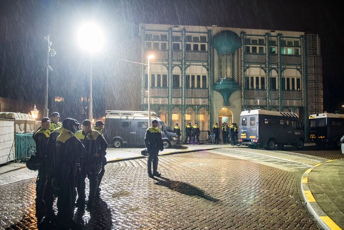 Pegida wil gaan barbecueën bij Utrechtse moskee, Denk vraagt ...