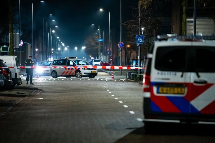 Politie schiet gericht op verdachte na melding van beroving in Rotterdam | Rotterdam | pzc.nl