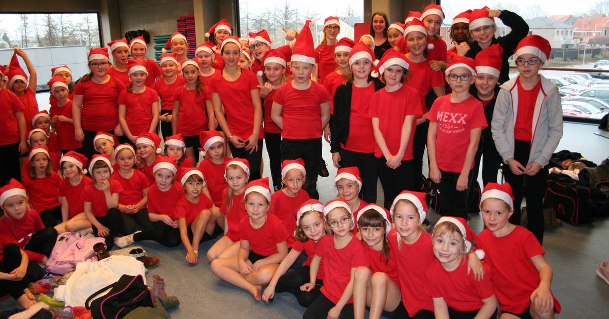 1.000 toeschouwers voor dansspektakel Aurora | Lokeren | hln.be