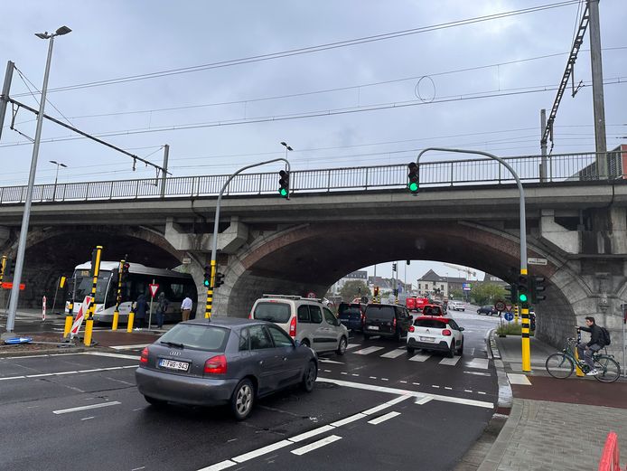 Vlaamse overheid gaat verkeerslichten aan Dampoort beter afstellen ...