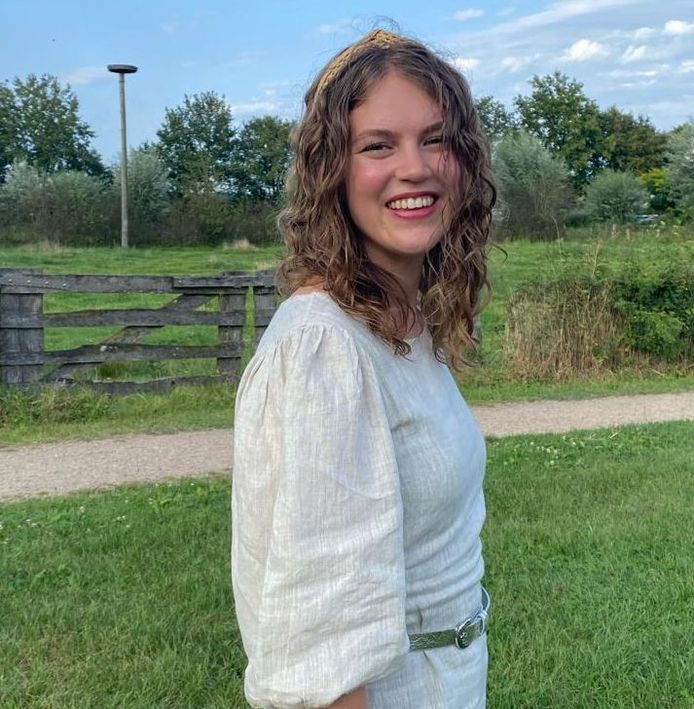 Evelien (21) zocht nieuwe vriendinnen, nu heeft ze er 60 dankzij een ...