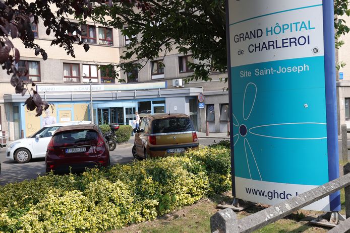 Moeder vergeet baby in warme auto op parking van ziekenhuis Charleroi ...