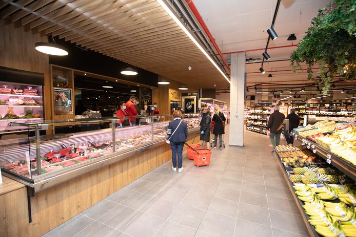 “Ik ga even met de boot naar de winkel”: nieuwe Delhaize opent op ...