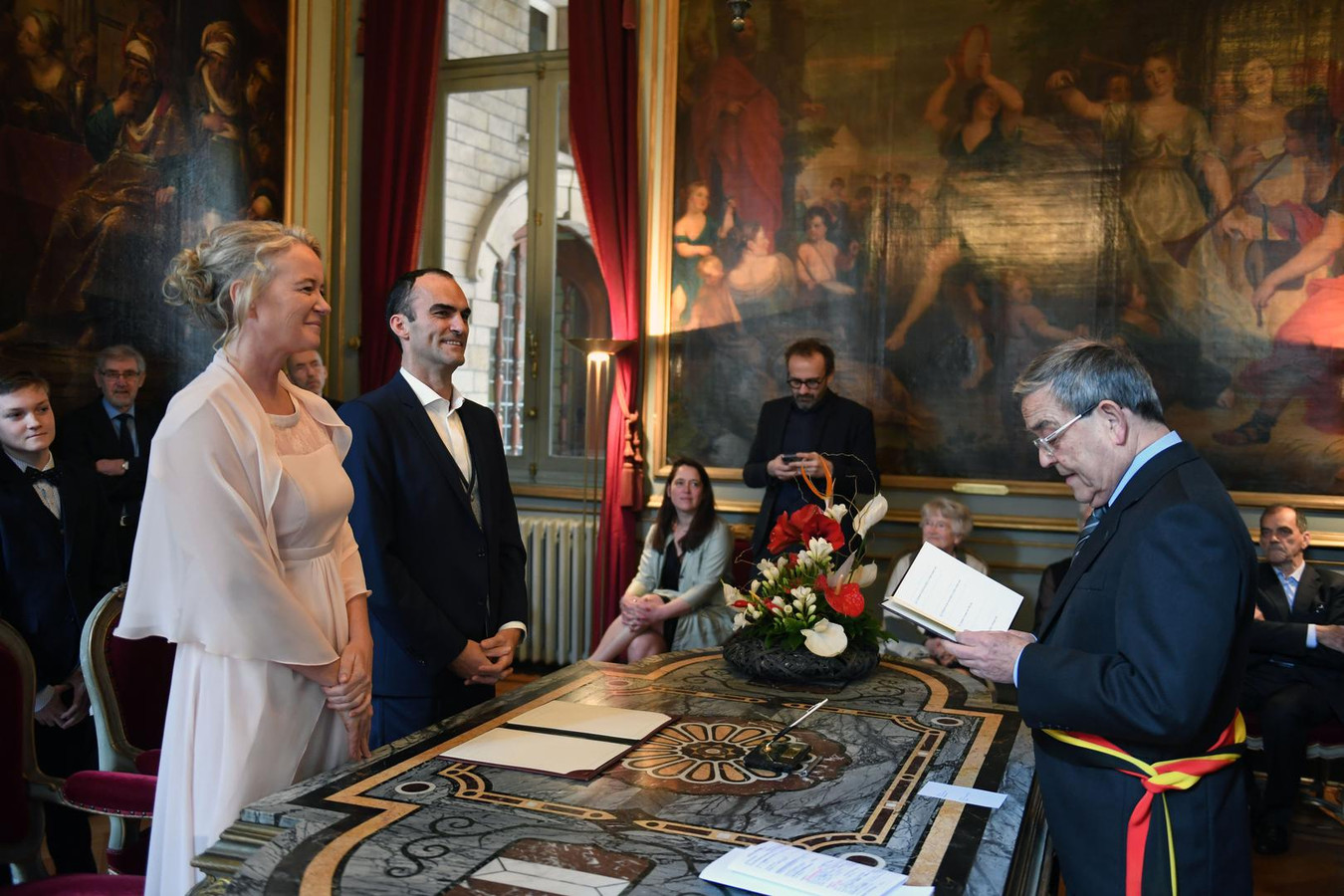 Burgemeester Tobback trouwt zijn adjunct-stadssecretaris | Foto | hln.be Burgemeester Tobback trouwt zijn adjunct-stadssecretaris | Foto | hln.be