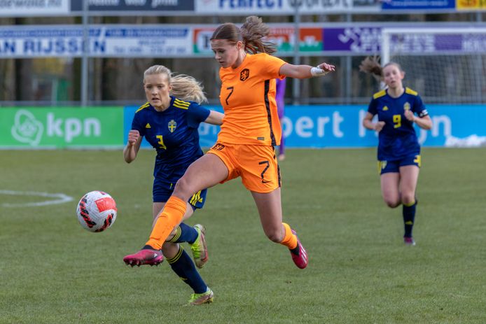 Huissense Aniek Janssen tekent profcontract bij PSV | Arnhem | destentor.nl