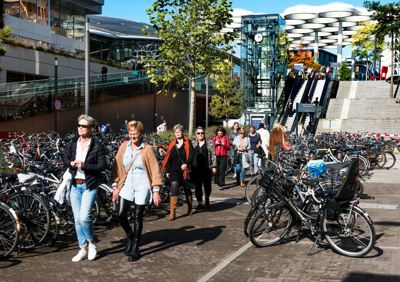 4054 plekken vrij ín fietsenstalling, maar buiten bij Utrecht CS is ...