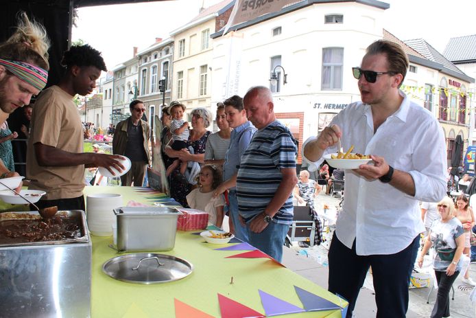 Gratis frieten met stoverij voor het Feest van de Vlaamse Gemeenschap ...