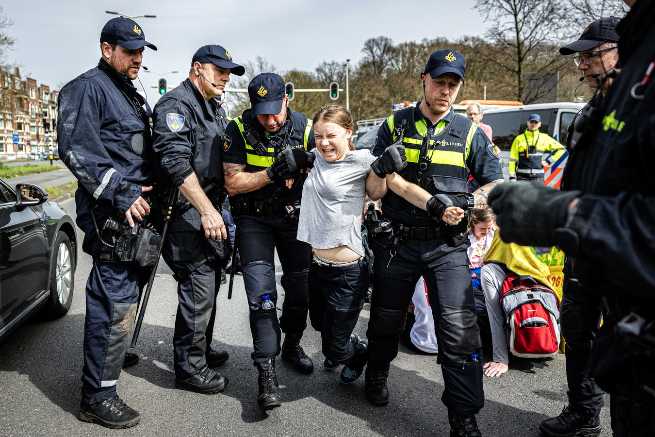 Klimaatactiviste Greta Thunberg opnieuw opgepakt bij nieuwe wegblokkade ... Klimaatactiviste Greta Thunberg opnieuw opgepakt bij nieuwe wegblokkade ...
