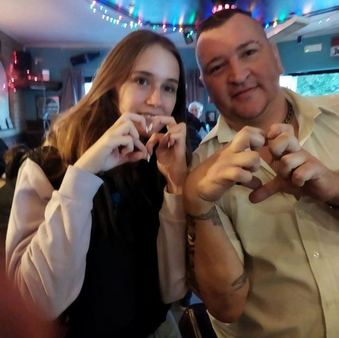 Shauni (18) ligt met zware verwondingen in ziekenhuis na ongeval met ...