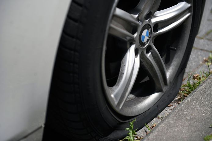 Platte band leidt tot dood van vijftiger: 73-jarige bestuurster vrijgesproken door ...