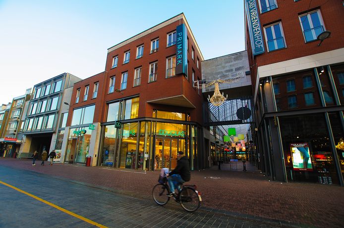 Wonen in overdekt winkelcentrum Drievriendenhof blijft moeilijk ...
