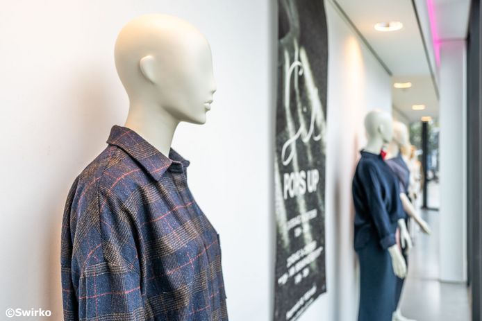 Modeontwerpster Silke (24) toont haar nieuwe collectie in pop-up: “Ik ...