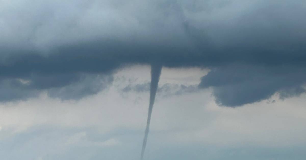 Spectaculair beeld: waterhoos bij Zoutelande | Binnenland | gelderlander.nl