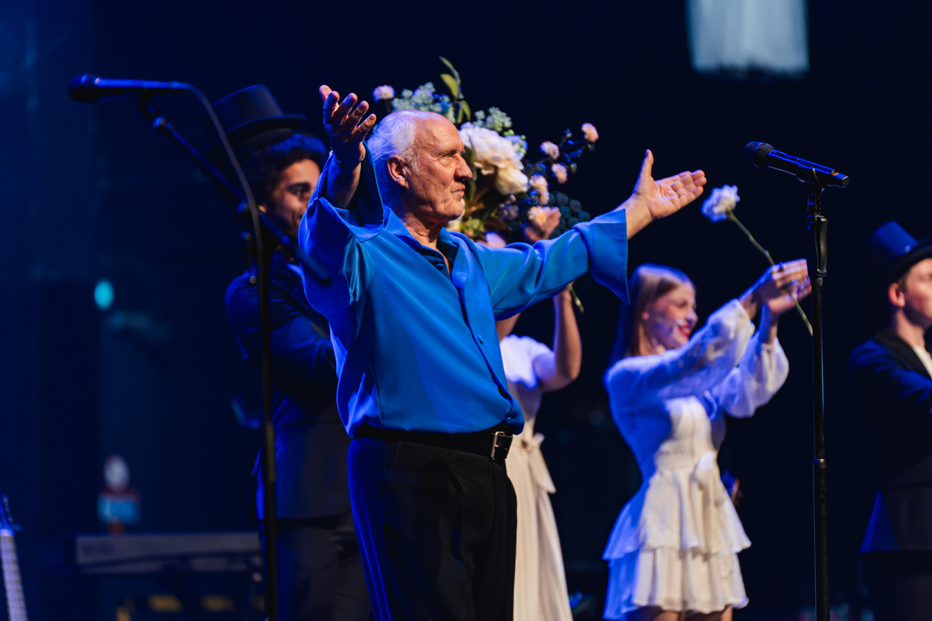 Herman van Veen in Carré: beter als muzikant dan als komiek | Foto | AD.nl