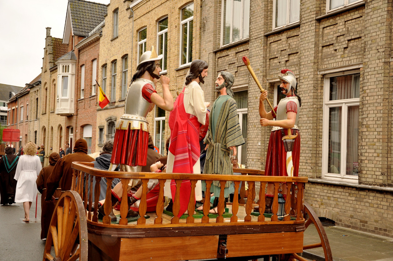 IN BEELD. Veurne beleeft zijn jaarlijkse hoogdag dankzij Boetprocessie | Foto | hln.be