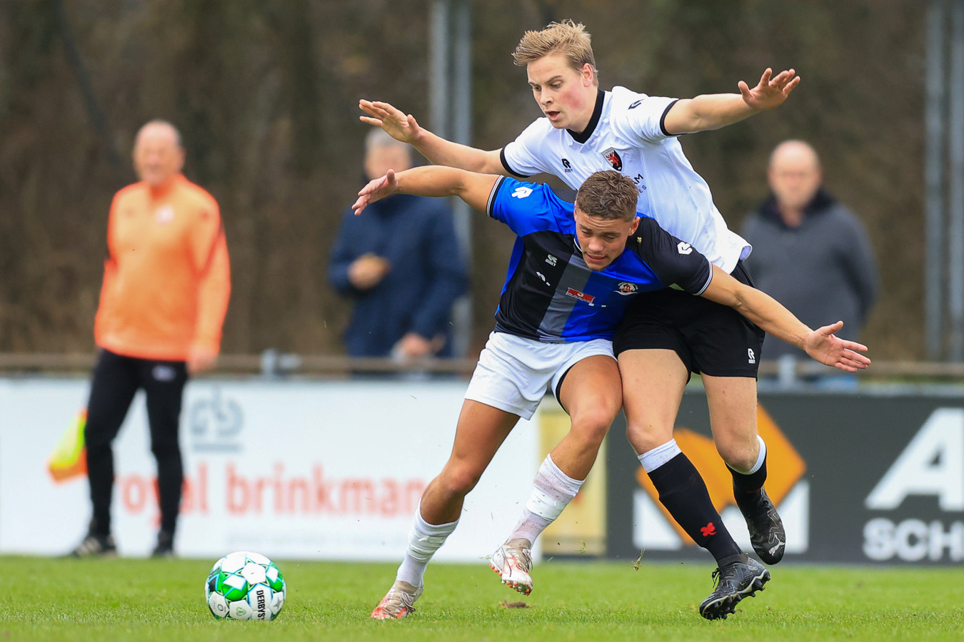 Schedelbreuk bij debutant (19), bijzondere gangmaker Capelle: lees hier ...