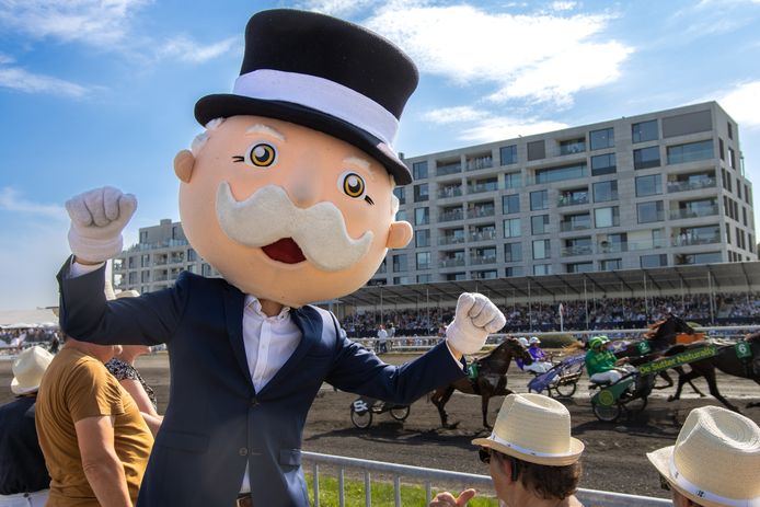 Waregem krijgt eigen Monopoly-bord: “Voortaan kan je CC De Schakel of ...