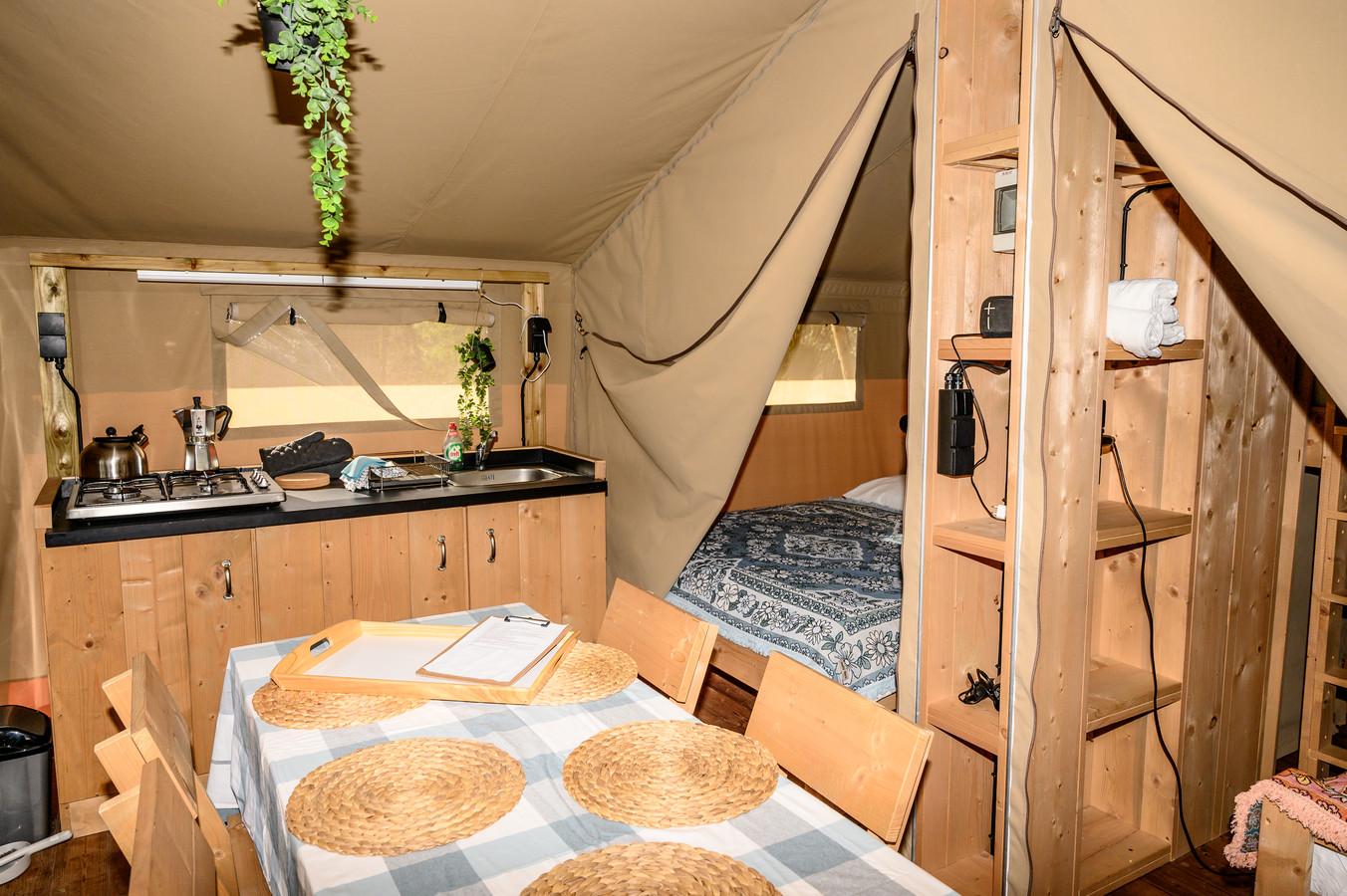 Een glamping zonder wifi: bij Quirien in Brouwershaven mogen de gasten ...