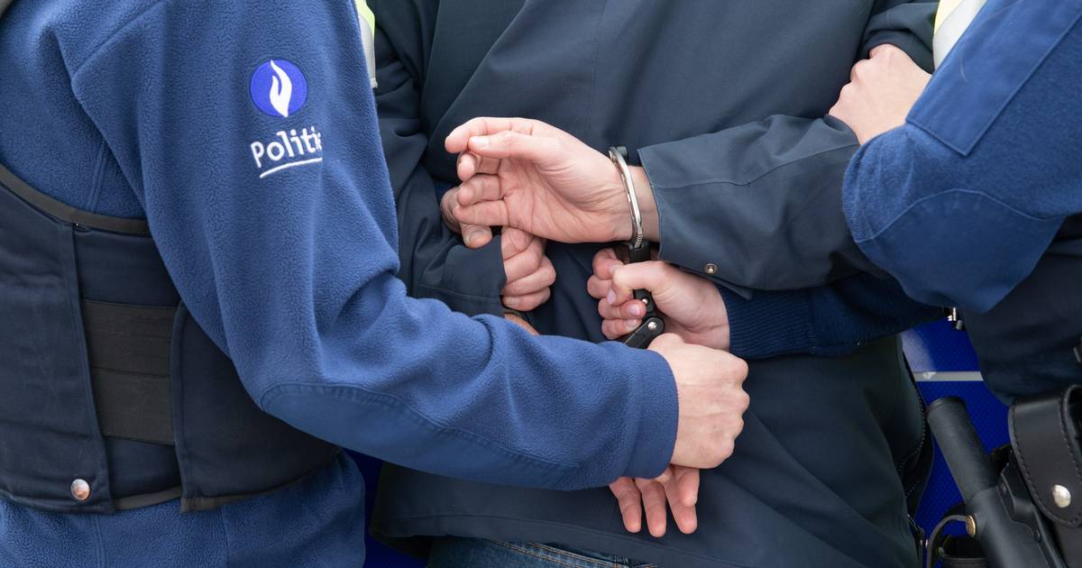 Deux hommes soupçonnés d'avoir escroqué des centaines de personnes ...