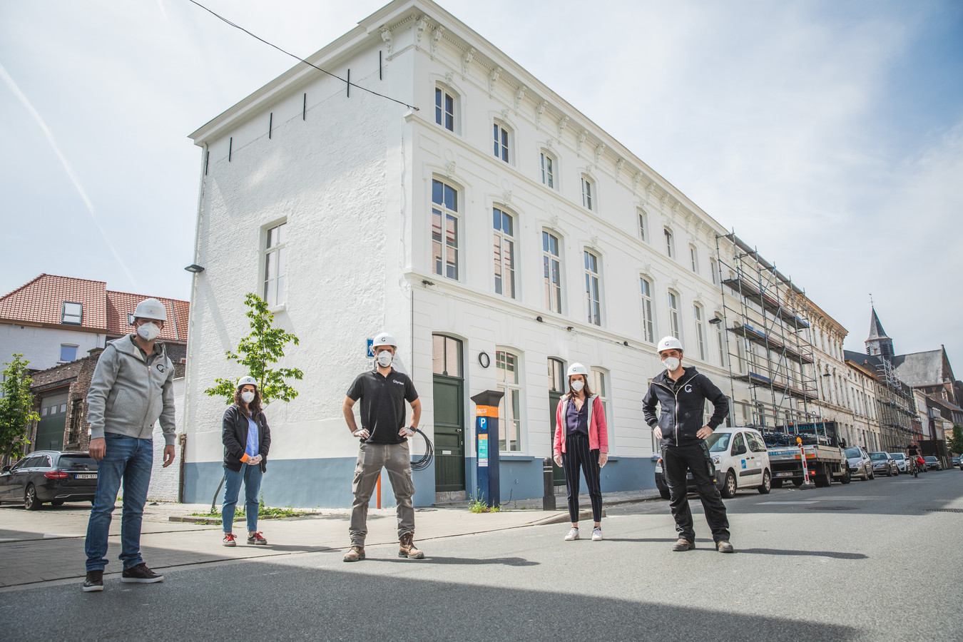 Citynest renoveert halve straatkant met verkommerde woningen in één ...