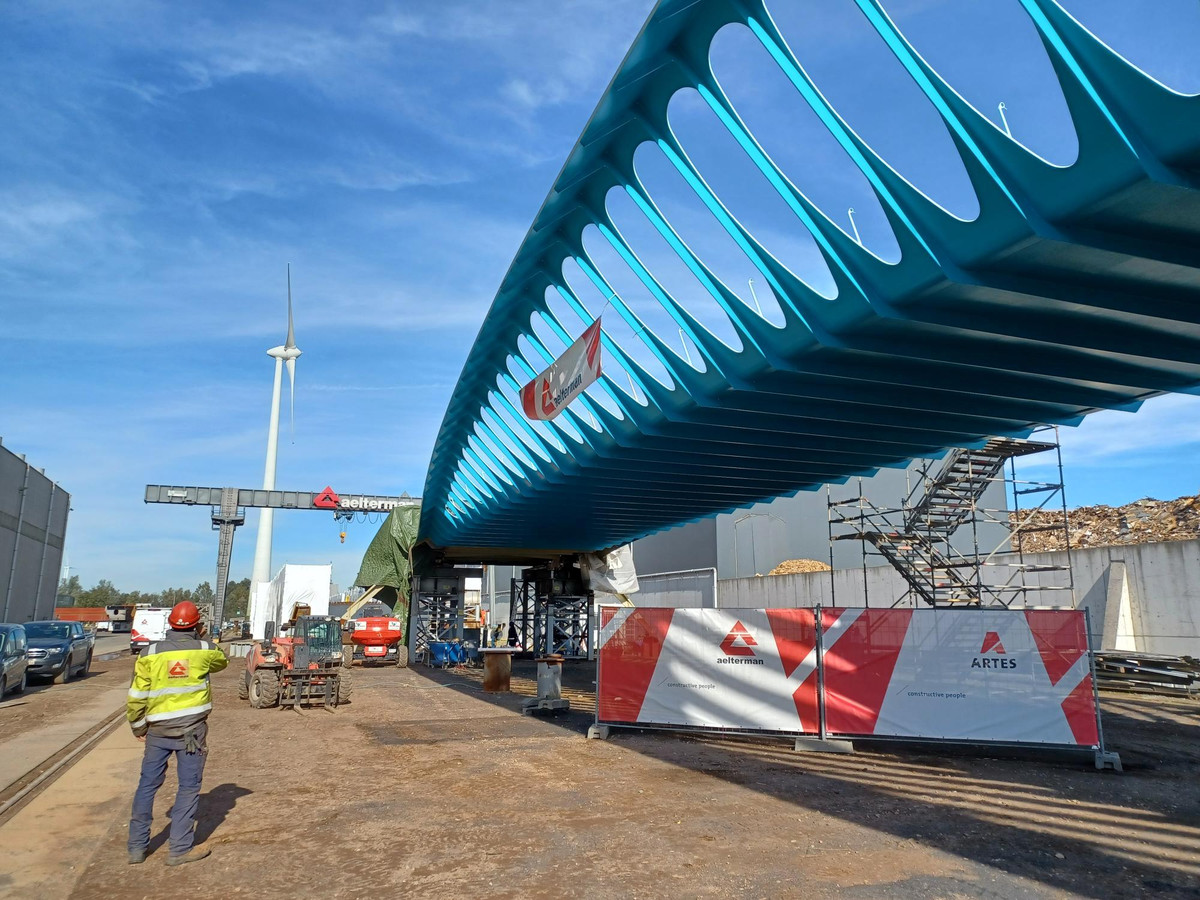 KIJK. Plaatsing voetgangersbrug over de Watersportbaan zit op schema ...