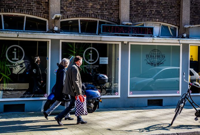 De wiet verdwijnt voorlopig niet uit de wijk: coffeeshops blijven ...