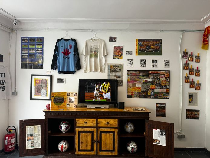 KV Mechelen-supporters stellen unieke spullen uit clubgeschiedenis ...