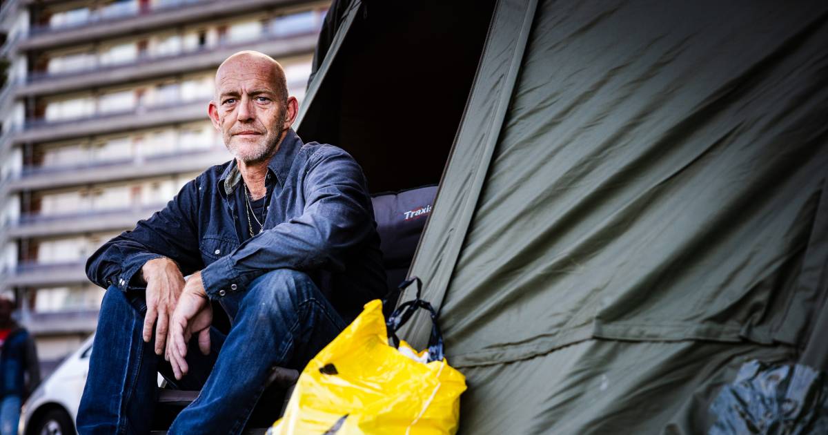 Richard woont, ondanks zijn voltijdbaan, al maanden in een tent: ‘Ben ...
