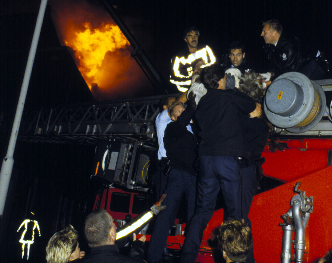 Ruim dertig jaar geleden: elf doden bij brand Pension de Vogel | Foto ...