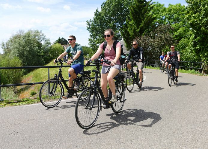 Op de fiets met een gids stad én natuur verkennen: binnenkort kan het ...