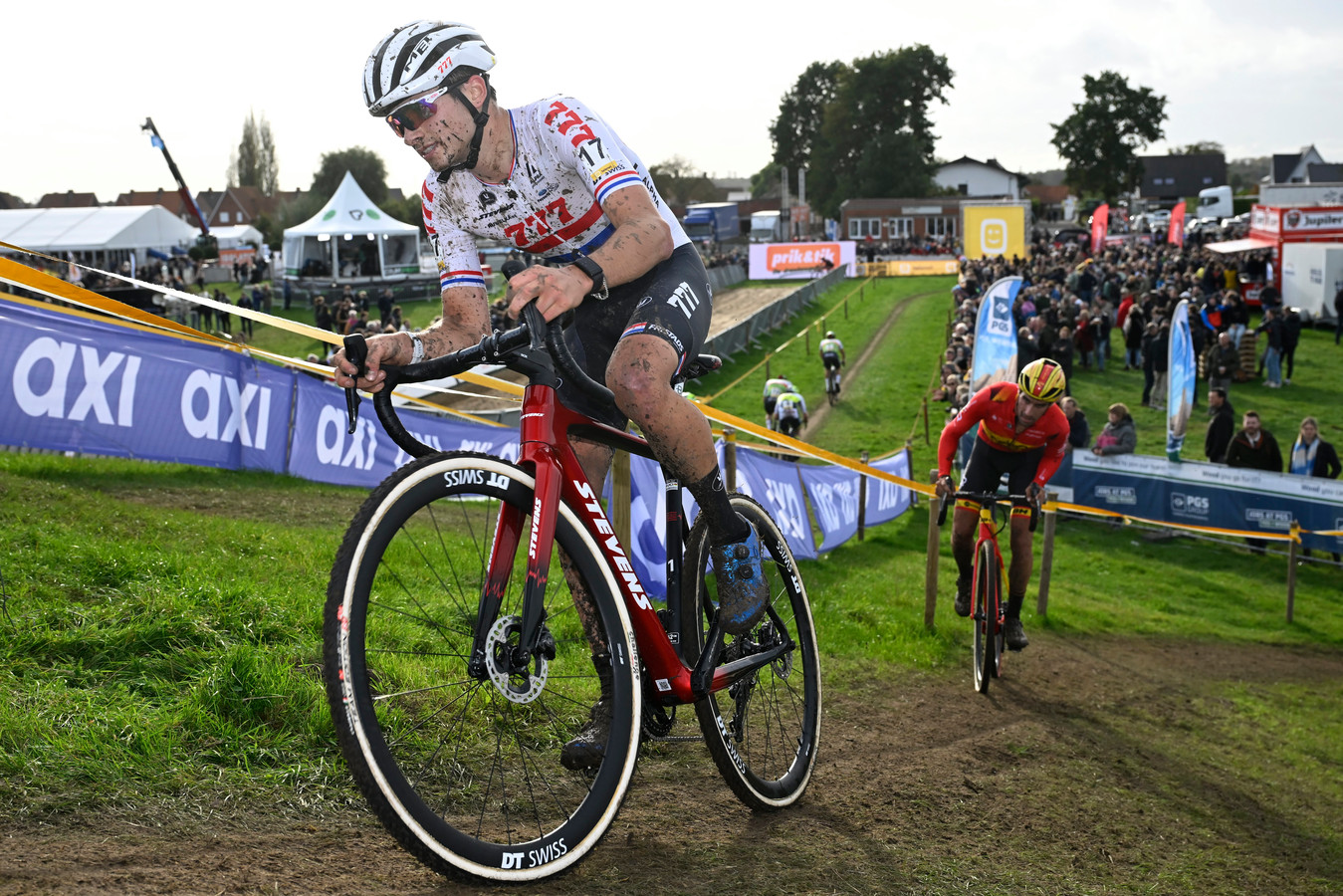 Wie is EK-verrassing Cameron Mason, een Schot die droomt van klei ...