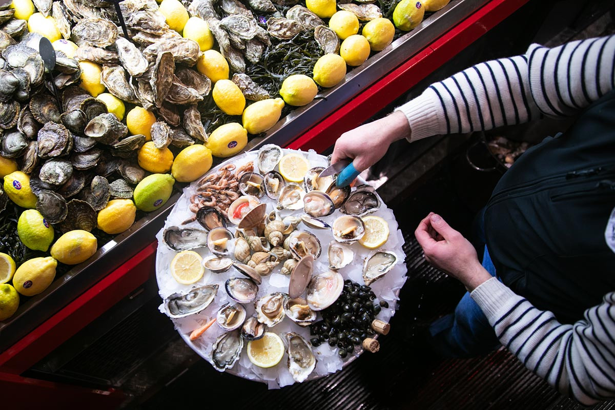 Hoe open je oesters correct? Waar kan je de beste eten en kopen? Lees ...