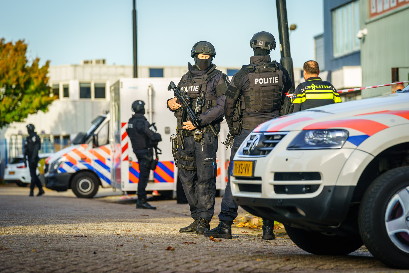 Zeven arrestaties en 22 invallen na mega-onderzoek: ‘Meer dan honderd miljoen euro witgewassen ...