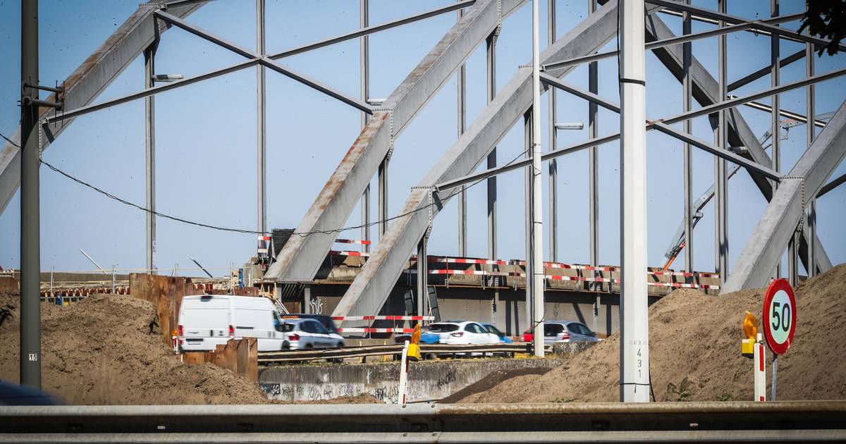 Nieuwe verkeerslichten op kruispunt Hasseltse Grote Ring met Kempische ...