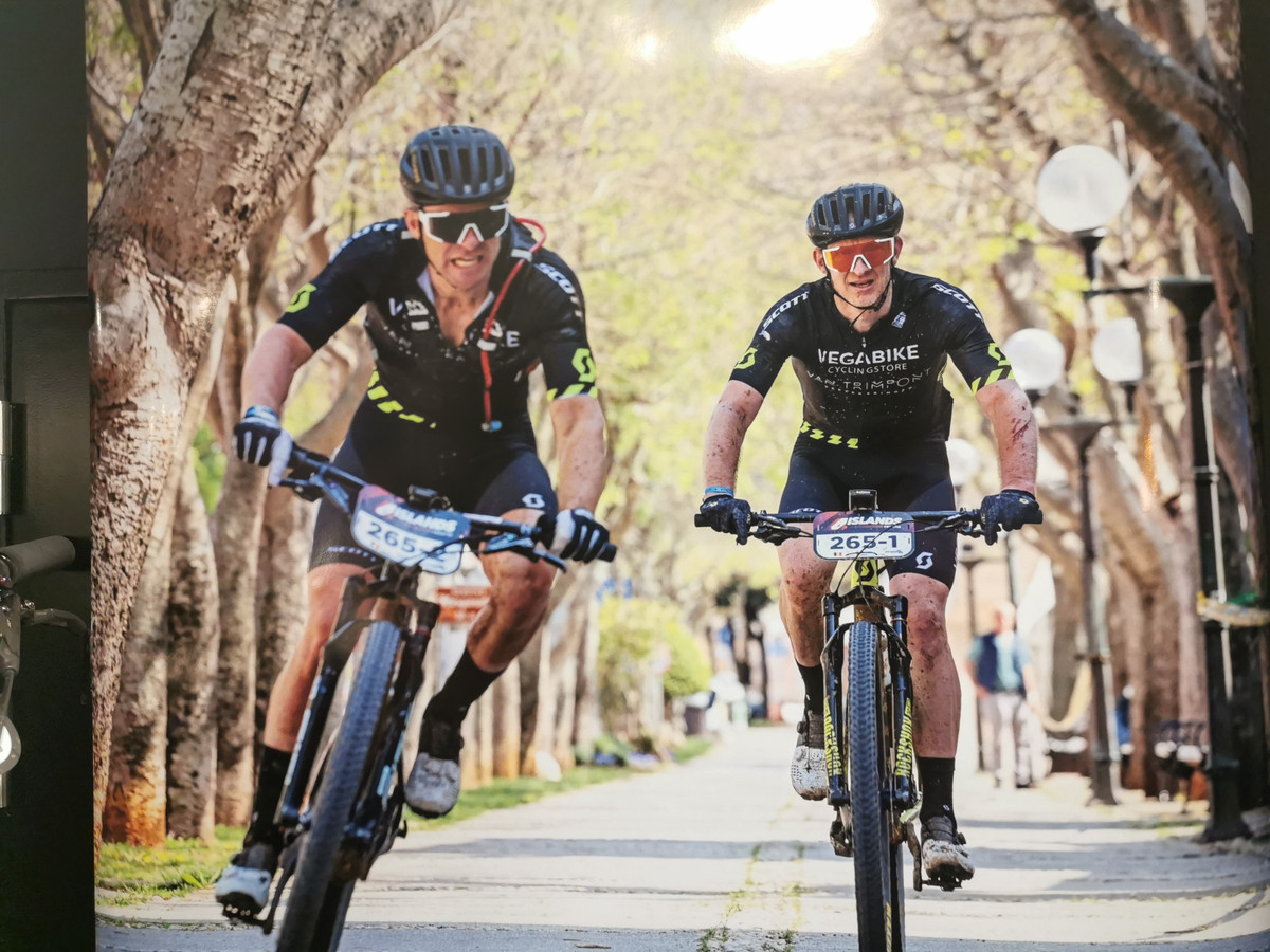 Mountainbikers Bart en Wouter voltooien drie loodzware races en zijn nu ...