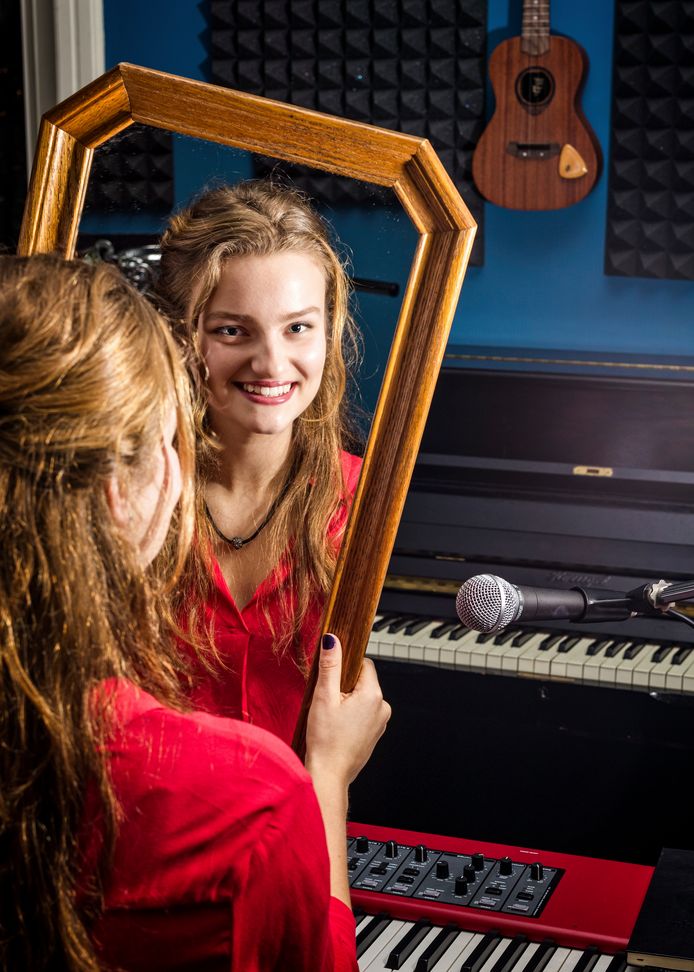 15-jarige singer-songwriter Sofie: 'Ik ben wel lekker bezig' | Woerden ...