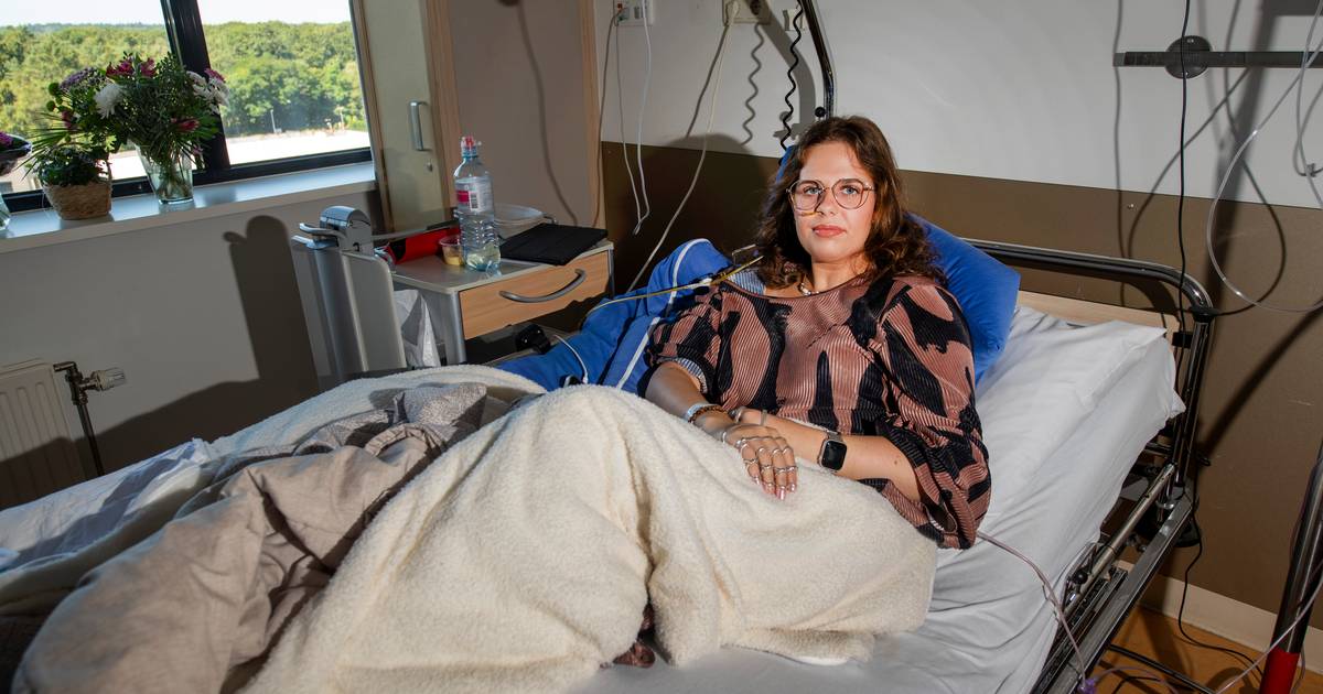 Esmee (23) ligt drie weken onnodig in het ziekenhuis: ‘De muren komen ...