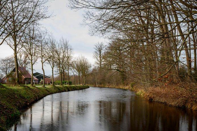 Dit is waarom de Twentse sloten vol water staan en het tóch nog steeds ...