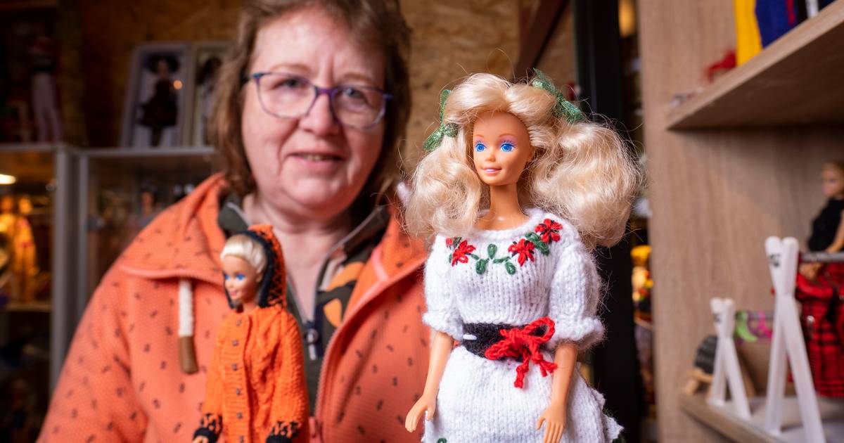 Liesbeth (68) heeft meer dan 800 (!) barbies achter haar huis in ...
