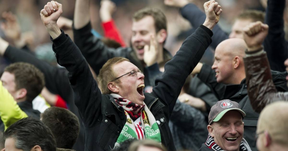 Den Haag legt groepsverbod op aan hooligans | Sport | AD.nl