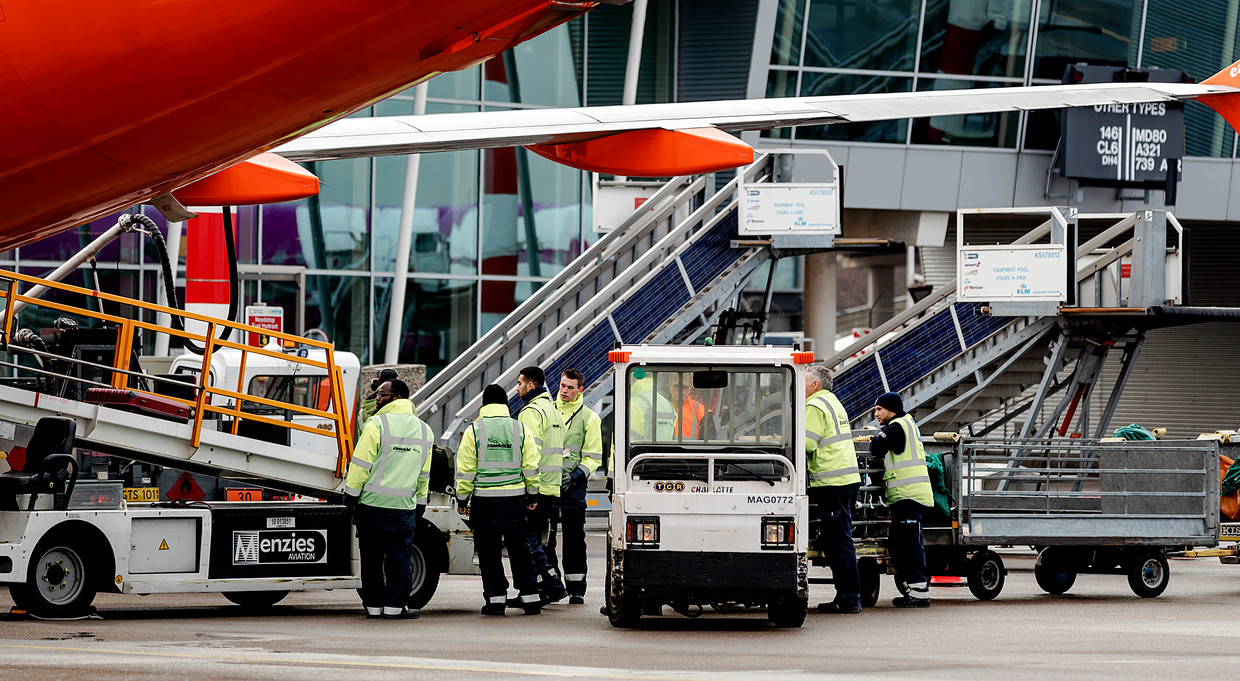 3000 banen op de tocht op Schiphol: ‘Het is D-Day’ | Het Parool