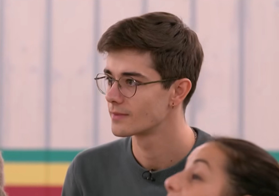 Une surprise de taille attend Axel lors du prochain prime de la Star ...