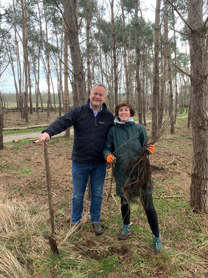 Burgemeesters en wethouders helpen schijnvliegveld De Kiek tussen ...