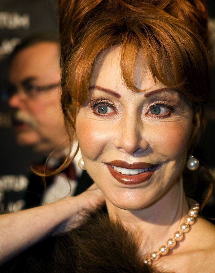 Marijke Helwegen faalde tijdens quiz door trillende handen | Show | AD.nl