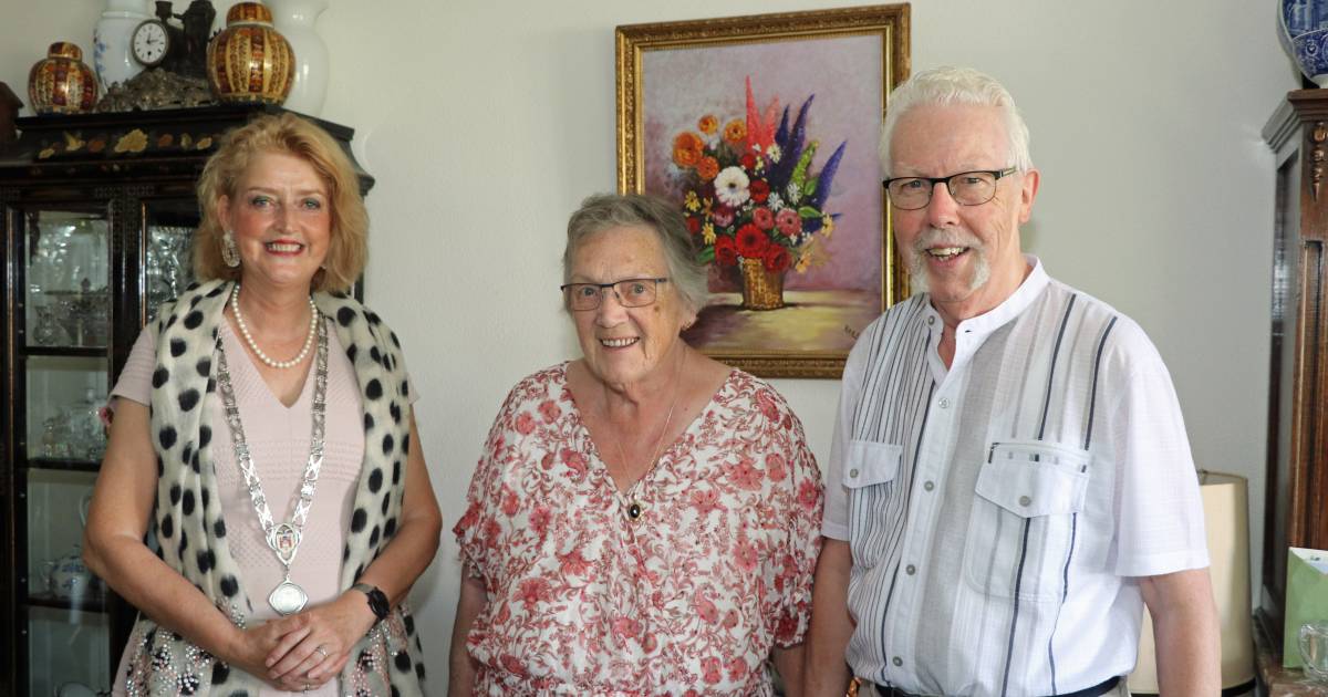 Kees en Jopie ontmoetten elkaar op verlovingsfeest van een vriend, nu ...